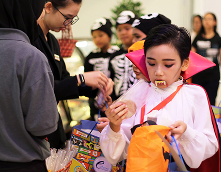 Malls treat children to spooky Halloween fun - Yamcha Time
