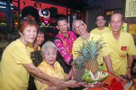 Devotees throng temples to celebrate Jade Emperor God’s birthday ...