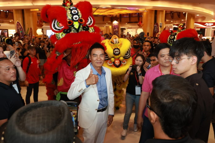 Simon Yam’s meet-and-greet with fans at new Gintell S7 Plus launch