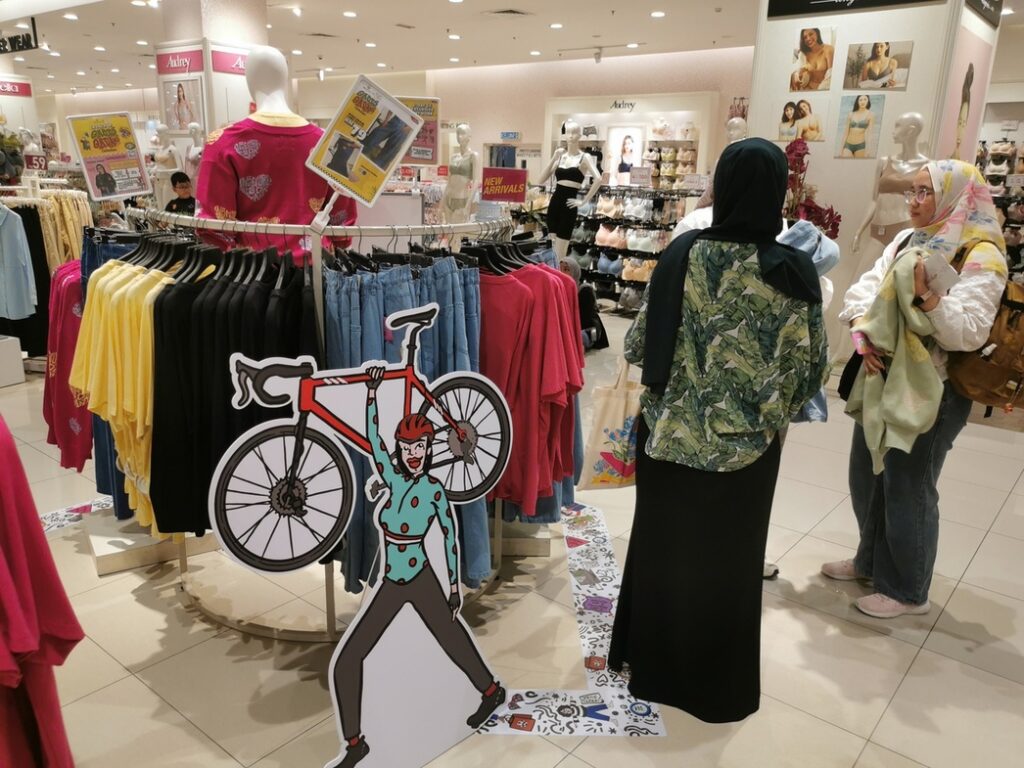 AEON x Izzati Suzza collab launches “Gadis Gadang” plus size women’s ...